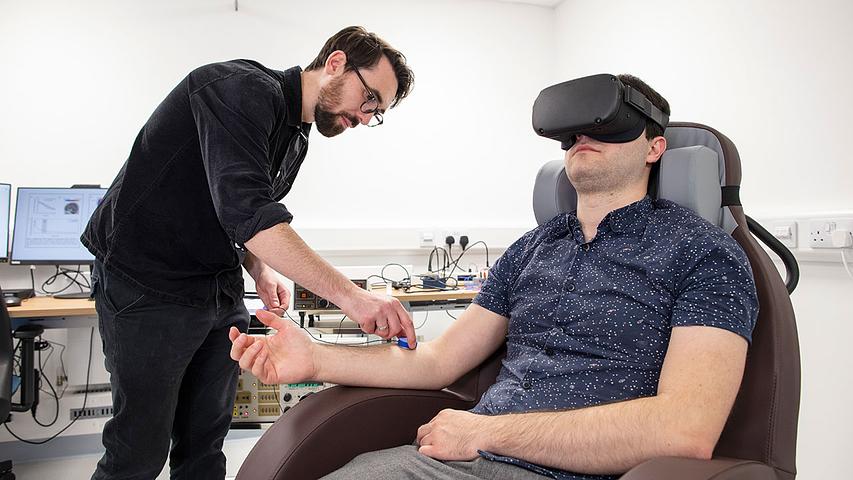 Virtually painless? Steps towards mechanism-driven use of immersive ...
