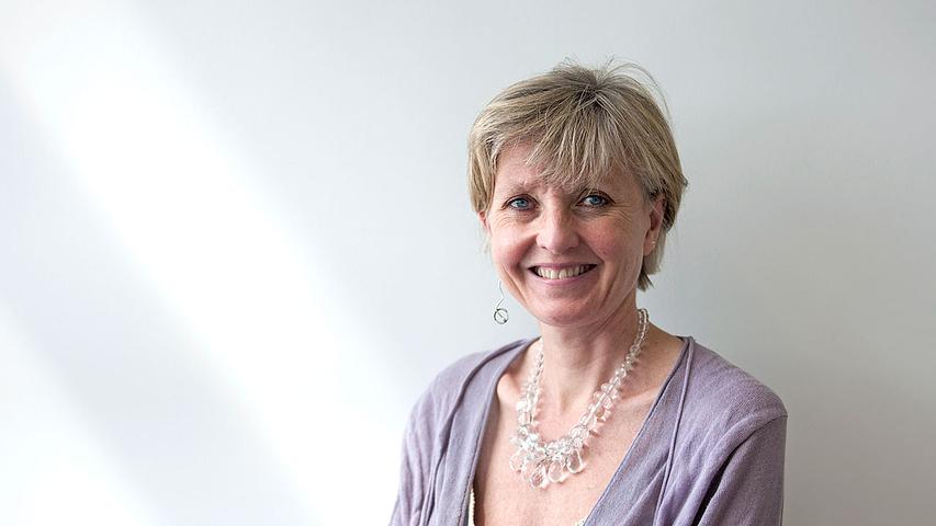 Dr Karen Wickett – Professional Doctorate in Education graduate ...