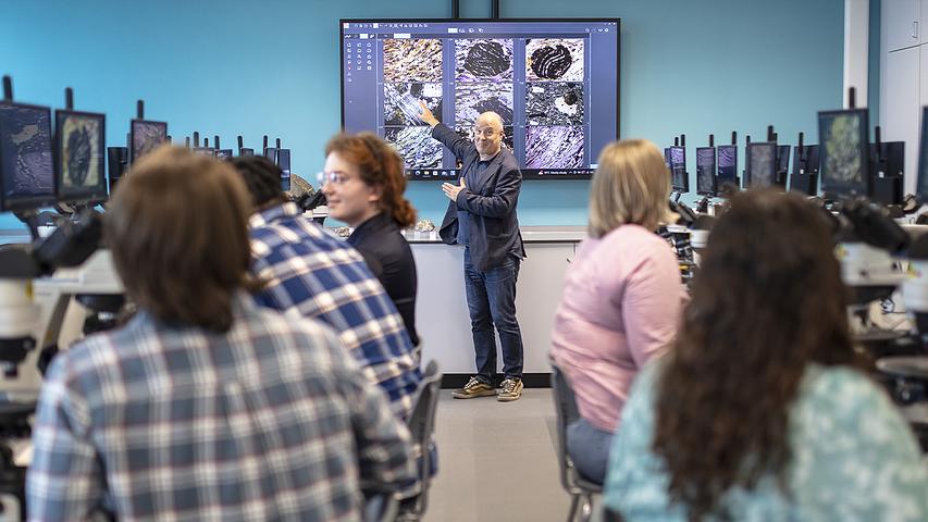 5G interactive microscope labs enable students to get up close with ...