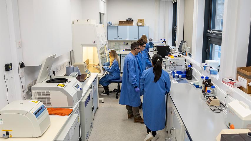 Containment laboratory - University of Plymouth