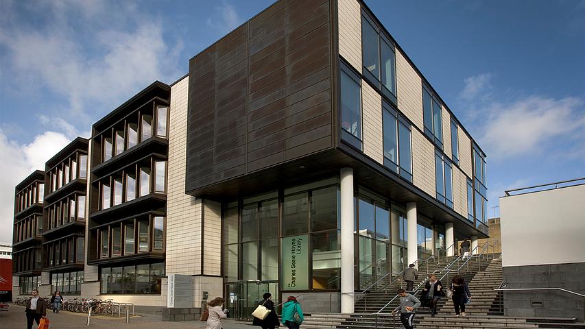 Visit the library - University of Plymouth