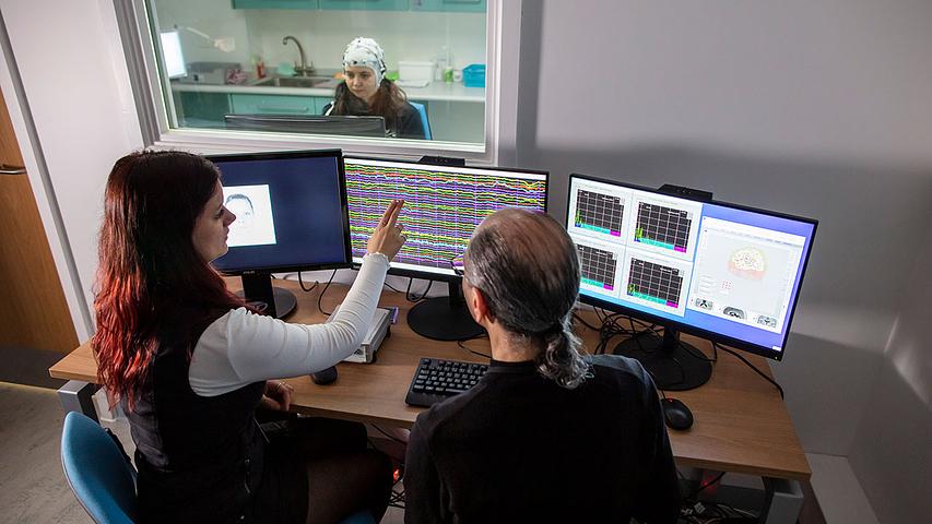 The Fundamental and Applied Electroencephalography Laboratory ...