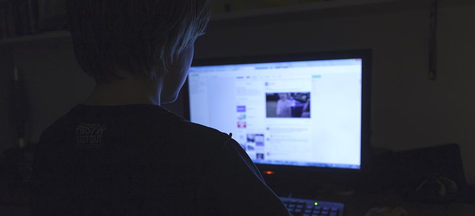 Teenagers more inclined to repeat 'risky' behaviour - University of ...