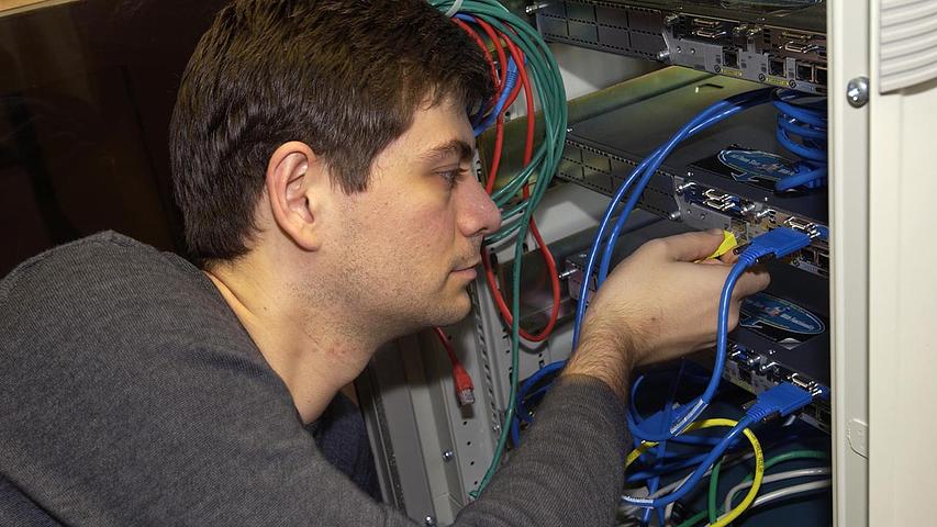 Studying electrical and electronic engineering - University of Plymouth