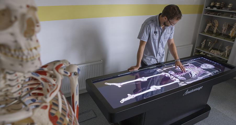 Virtual dissection table a first for Plymouth medical and dental ...