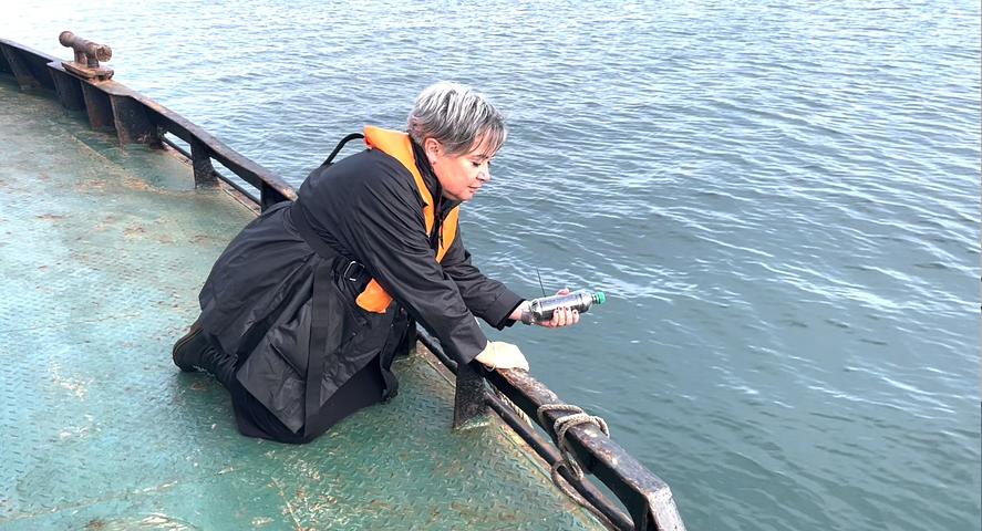 Message in a bottle project highlights problem of ocean plastic to ...