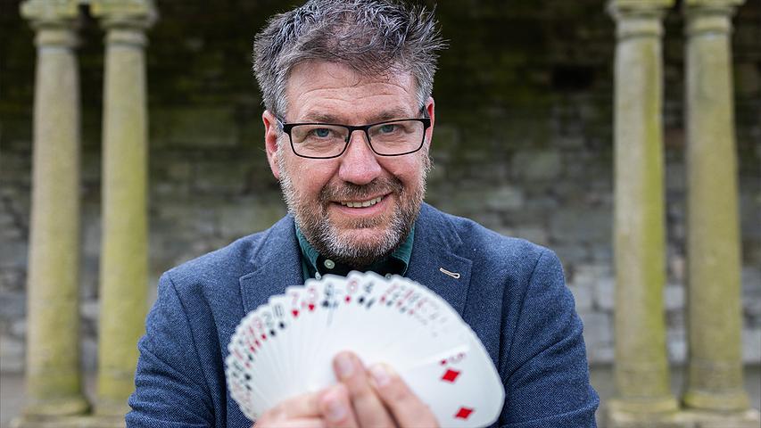Study exposes magicians’ misconceptions about why their tricks work ...